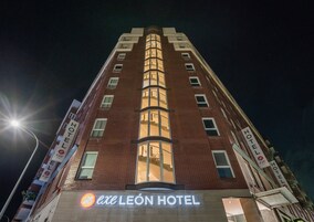 Fachada do alojamento (tarde/noite)