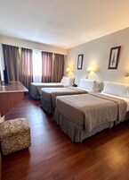 Quarto Triplo Standard | Minibar, cofre no quarto, quartos insonorizados