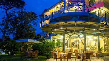 Café da manhã, almoço e jantar; culinária regional
