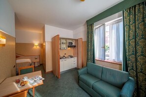 Suíte júnior | Roupas de cama premium, camas Select Comfort, cofres nos quartos