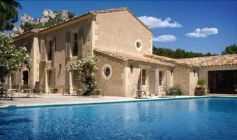 Piscina exterior, espreguiçadeiras 