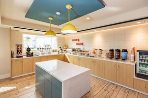 Pequeno-almoço tipo buffet diário incluído 