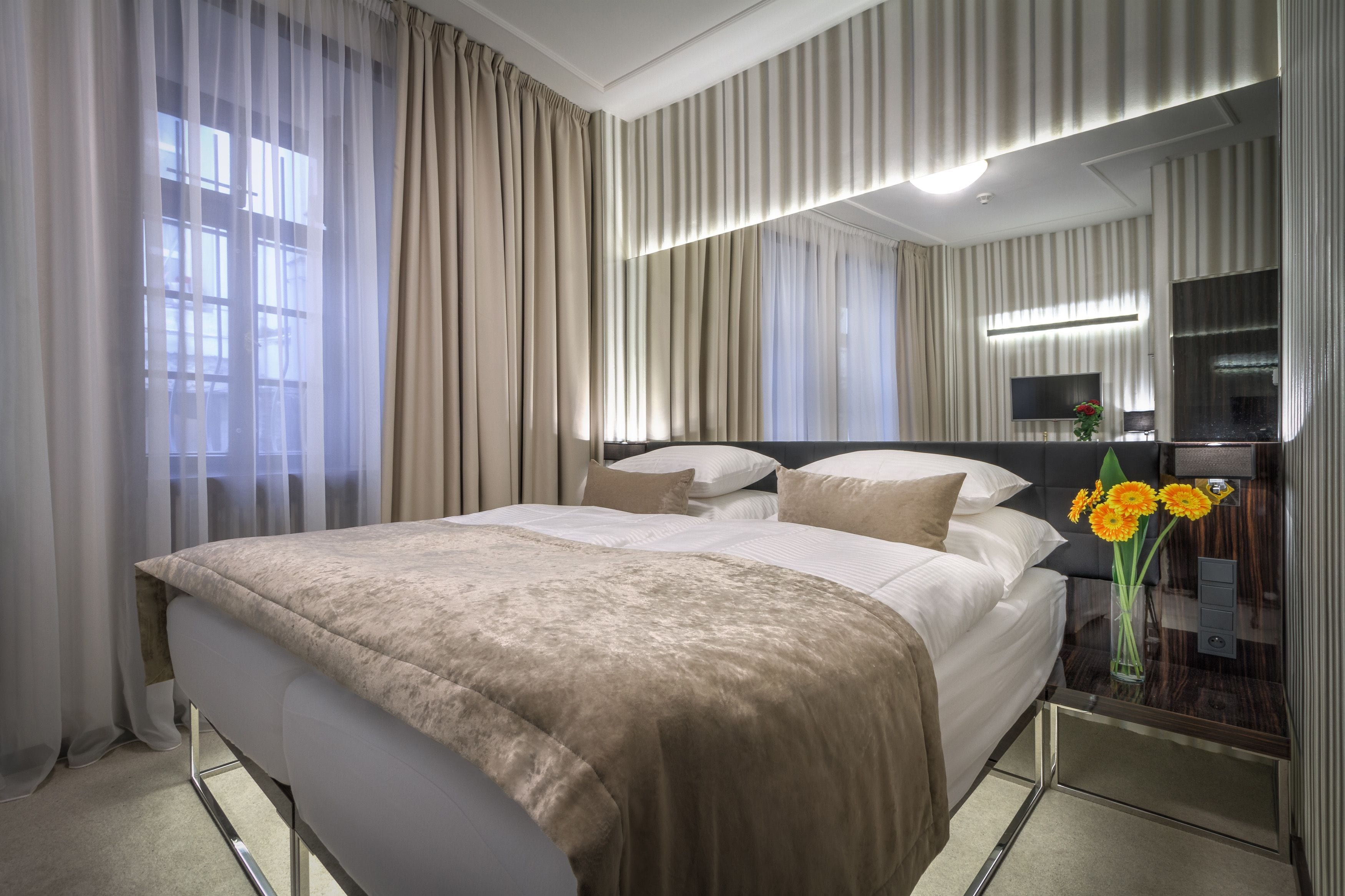 Quarto casal standard | Camas Select Comfort, frigobar, cofres nos quartos