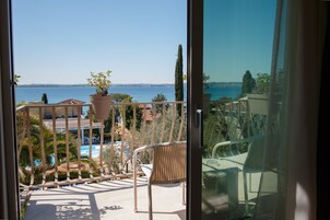 Quarto casal superior, sacada, vista para o lago | Sacada