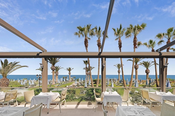 2 restaurantes, é servido jantar