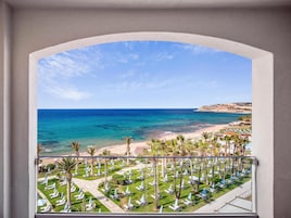 Superior High Floor Double or Twin, Sea View | Cofres nos quartos, escrivaninha, quartos à prova de som