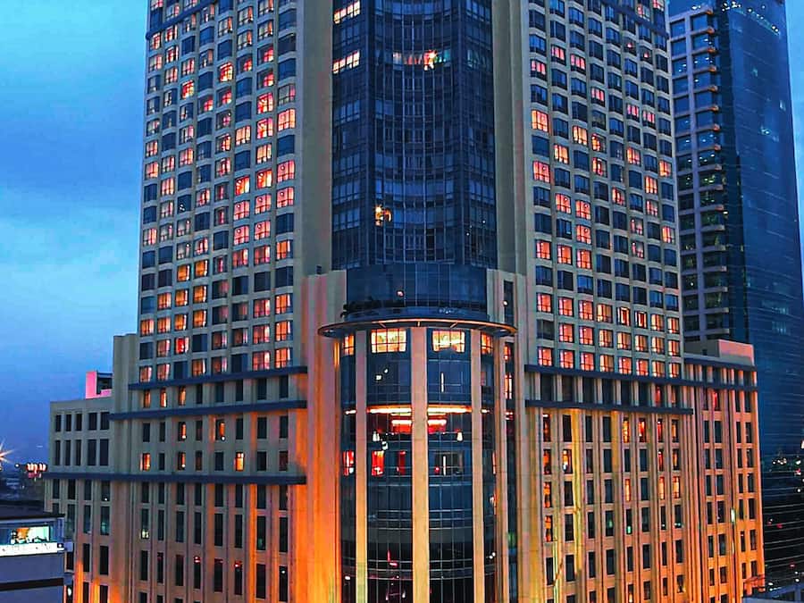 Fachada do alojamento (tarde/noite)