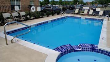 Piscina exterior sazonal