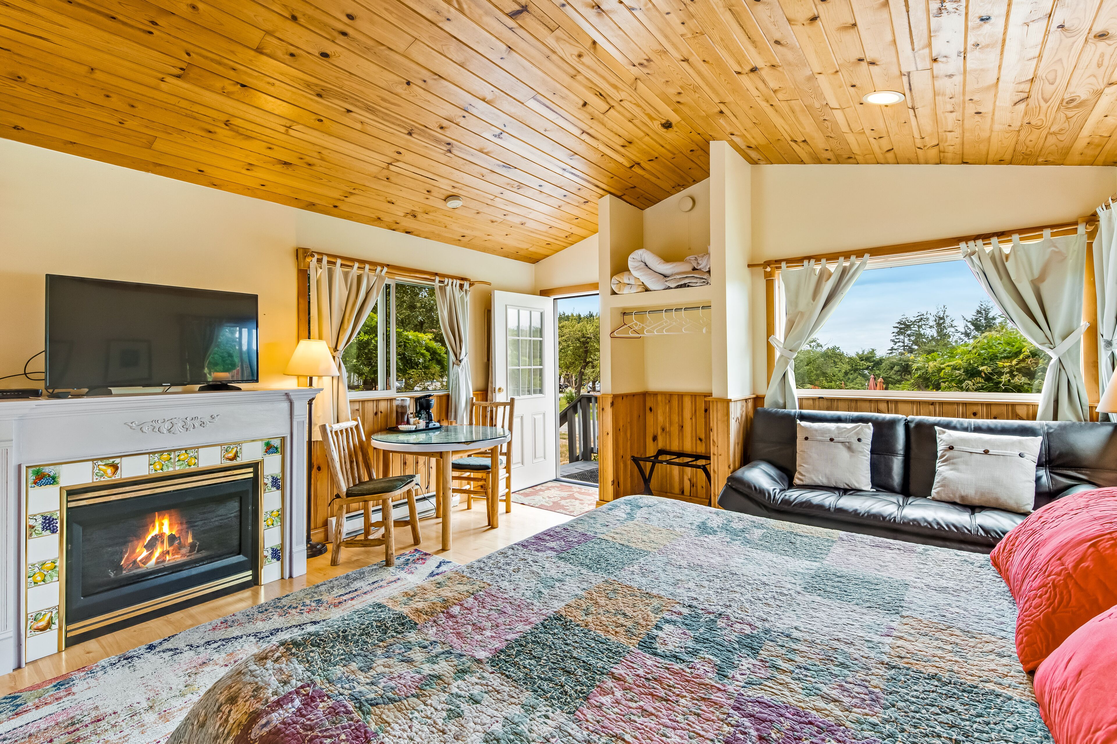 Cabine, 1 quarto, banheira de hidromassagem grande, vista para a marina (Deer Harbor Cottage #1) | Wi-fi grátis 