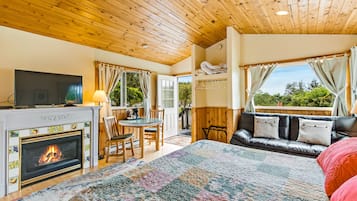Cabine, 1 quarto, banheira de hidromassagem grande, vista para a marina (Deer Harbor Cottage #1) | Wi-fi grátis