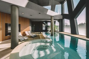 Salas para tratamentos a dois, sauna seca, banheira de hidromassagem