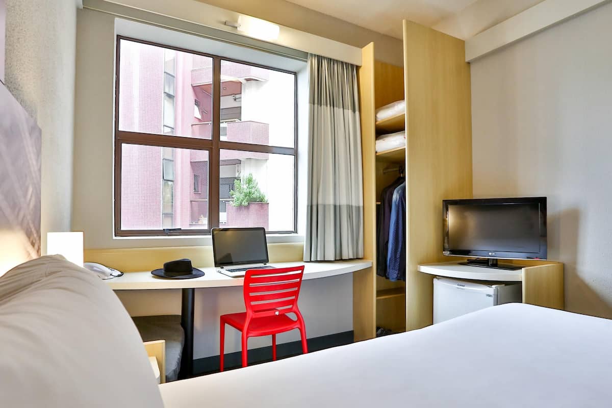 Apartamento família, 2 camas de casal | 1 quarto, frigobar, escrivaninha, espaço de trabalho para notebook