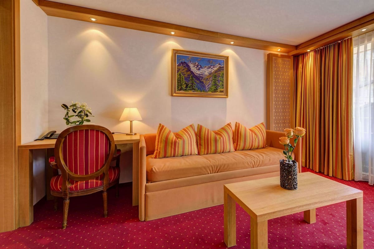Suite, vista para a montanha | 1 quarto, minibar, cofre no quarto, secretária