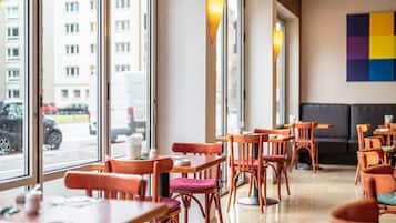 Café da manhã com buffet diário (EUR 16 por pessoa)