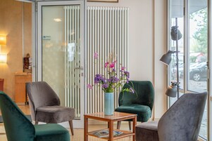 TV, livros, aparelho de som