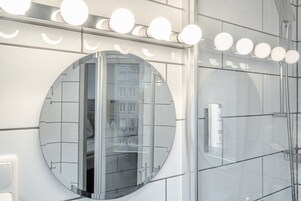 Quarto Individual Económico | Casa de banho | Toalhas fornecidas 
