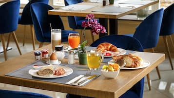 Pequeno-almoço tipo buffet diário incluído