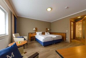 Quarto Duplo Standard, acessível, vista para o pátio | Cofre no quarto, secretária, Wi-fi grátis, roupa de cama fornecida