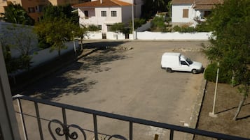 Camas de colchão viscoelástico, secretária, cortinas/cortinados opacos