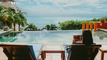 4 piscinas exteriores, toldos gratuitos, guarda-sóis