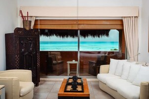 Ocean View Double | Roupa de alta qualidade, cofre no quarto, com decoração personalizada