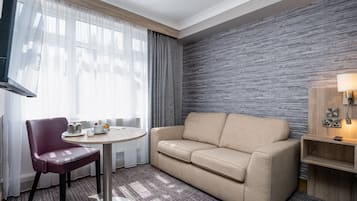 Suíte superior, 1 cama King | 1 quarto, roupas de cama antialérgicas, escrivaninha
