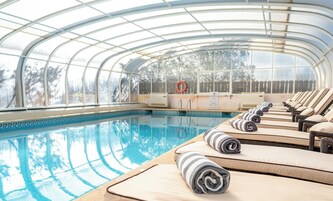 6 piscinas externas, guarda-sóis, espreguiçadeiras