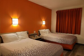 Quarto, 2 camas de casal, não fumadores | Wi-fi grátis, roupa de cama fornecida 