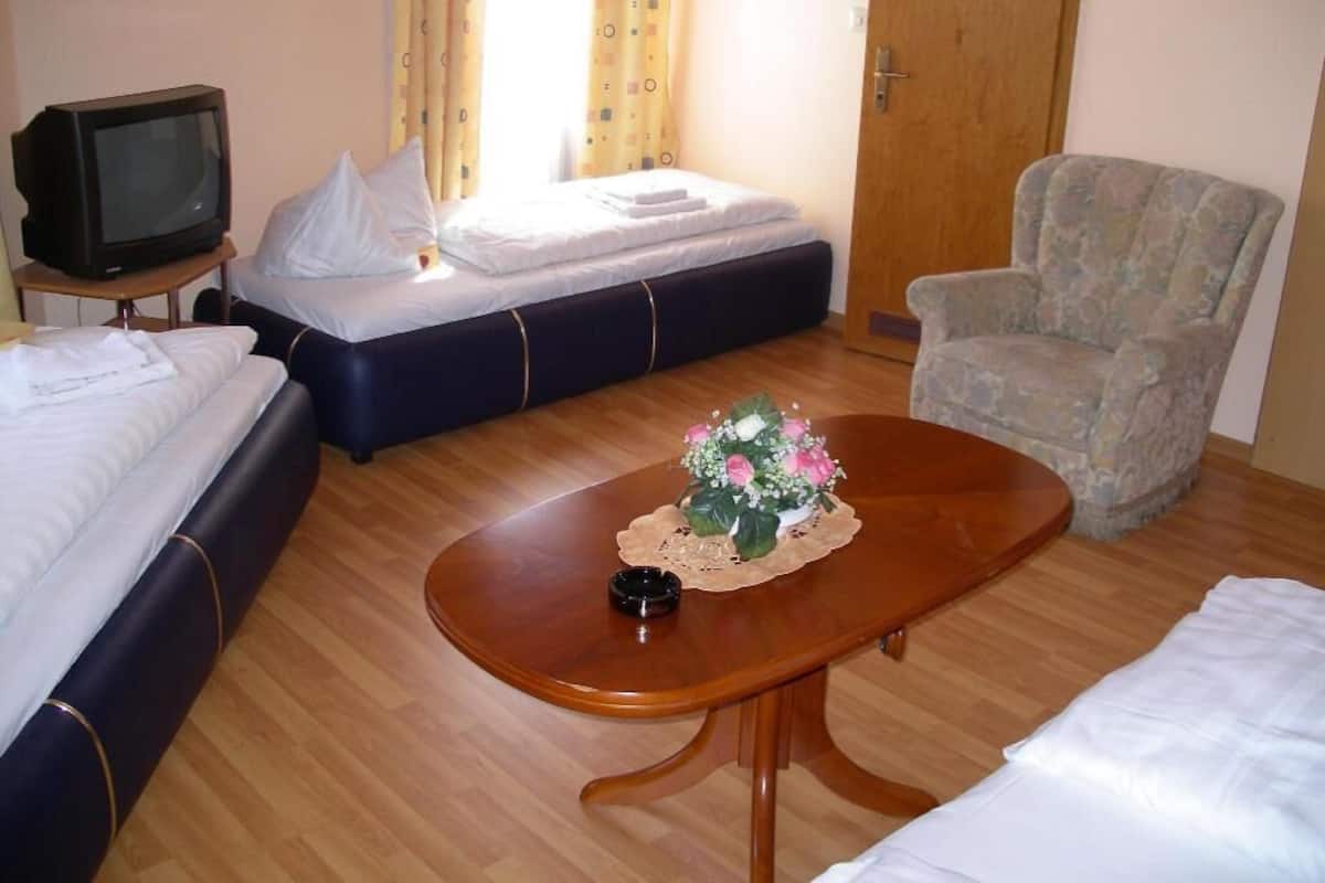 Secretária, cortinas/cortinados opacos, quartos insonorizados