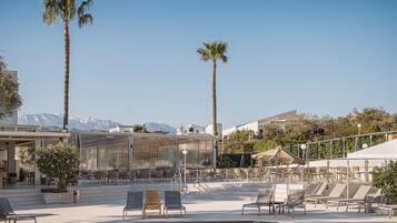 4 piscinas externas, espreguiçadeiras