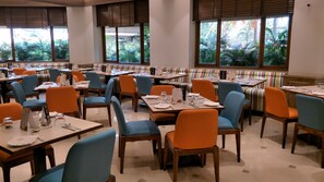 Pequeno-almoço tipo buffet diário (600 INR por pessoa)