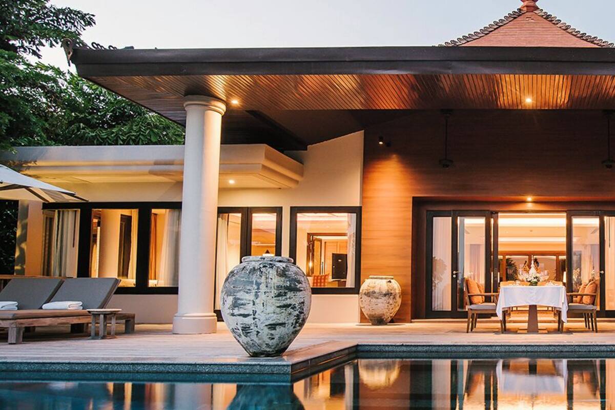 Vila com design assinado, sacada | Vista do quarto