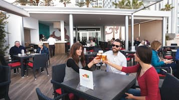 2 restaurantes, café da manhã, culinária espanhola