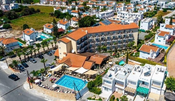 Anais Bay Hotel - Паралимни