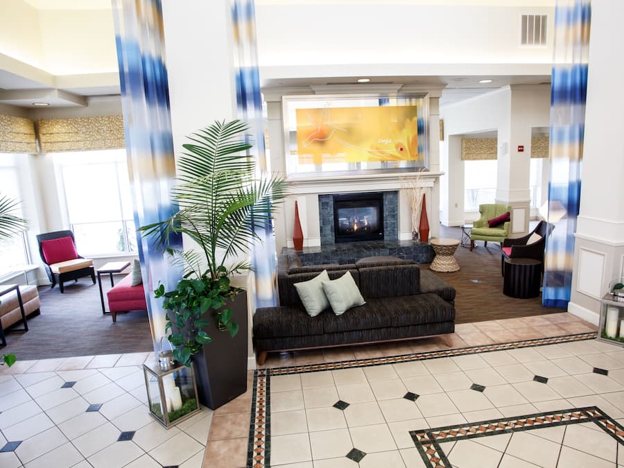 Área de estar no saguão