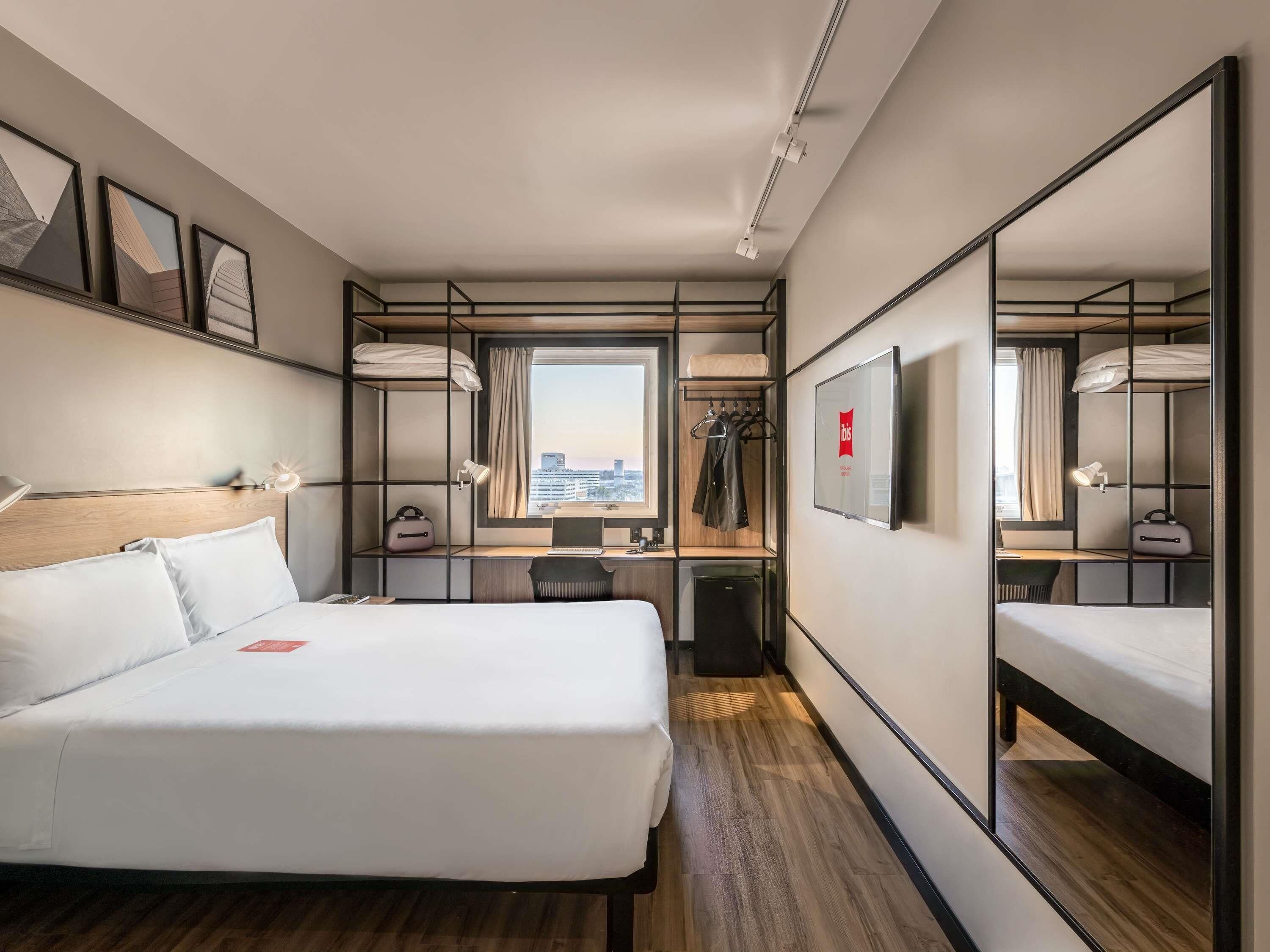 Minibar, cofre no quarto, secretária, quartos insonorizados 