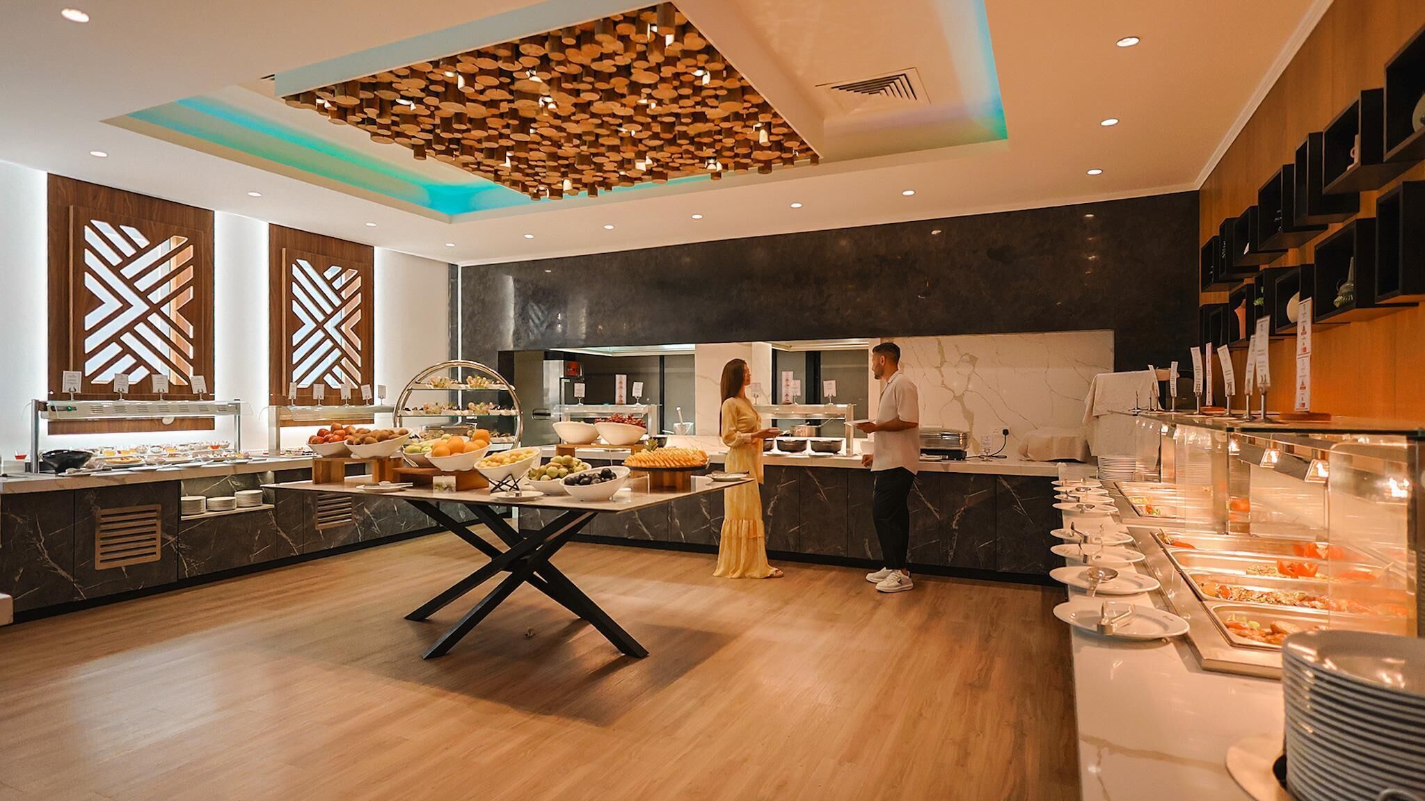 5 restaurantes, pequenos-almoços servidos, cozinha internacional 