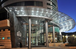 Fachada do alojamento (tarde/noite)