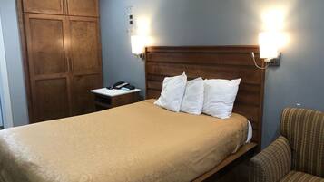 Quarto standard, 1 cama Queen | 1 quarto, cofres nos quartos, cortinas blackout