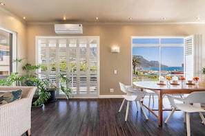 Sky Three Bedroom Family Suite | Refeições no quarto