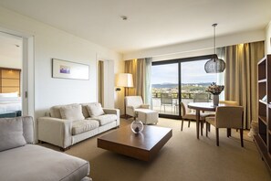 Roupas de cama premium, edredons de pluma, frigobar, cofres nos quartos