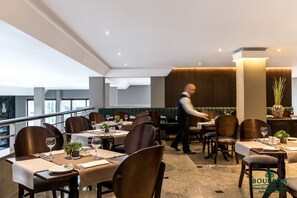 Pequenos-almoços, almoços e jantares servidos