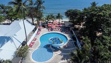 2 piscinas exteriores, da(s) 7:00 à(s) 18:00, espreguiçadeiras 