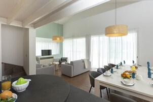 Villa, 3 quartos | Ferro/tábua de engomar, berços/camas para crianças, Wi-fi grátis 