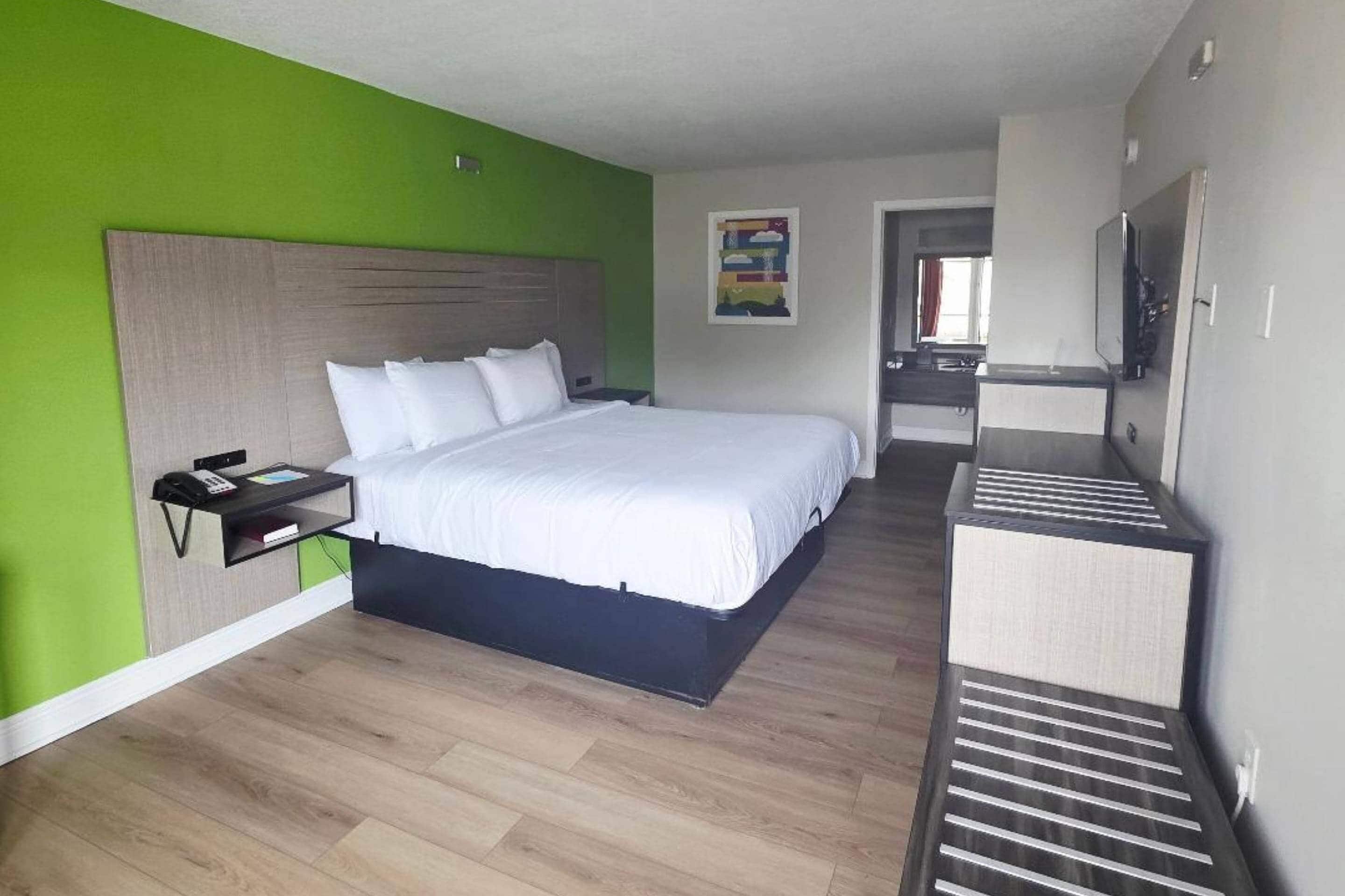 Quarto Standard, 1 cama king-size, não fumadores | Secretária, ferro/tábua de engomar, Wi-fi grátis 