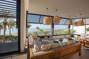 3 bares/lounges, este bar no terraço do hotel