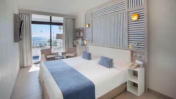 Quarto luxo, sacada (views) | Frigobar, Wi-Fi de cortesia, roupa de cama