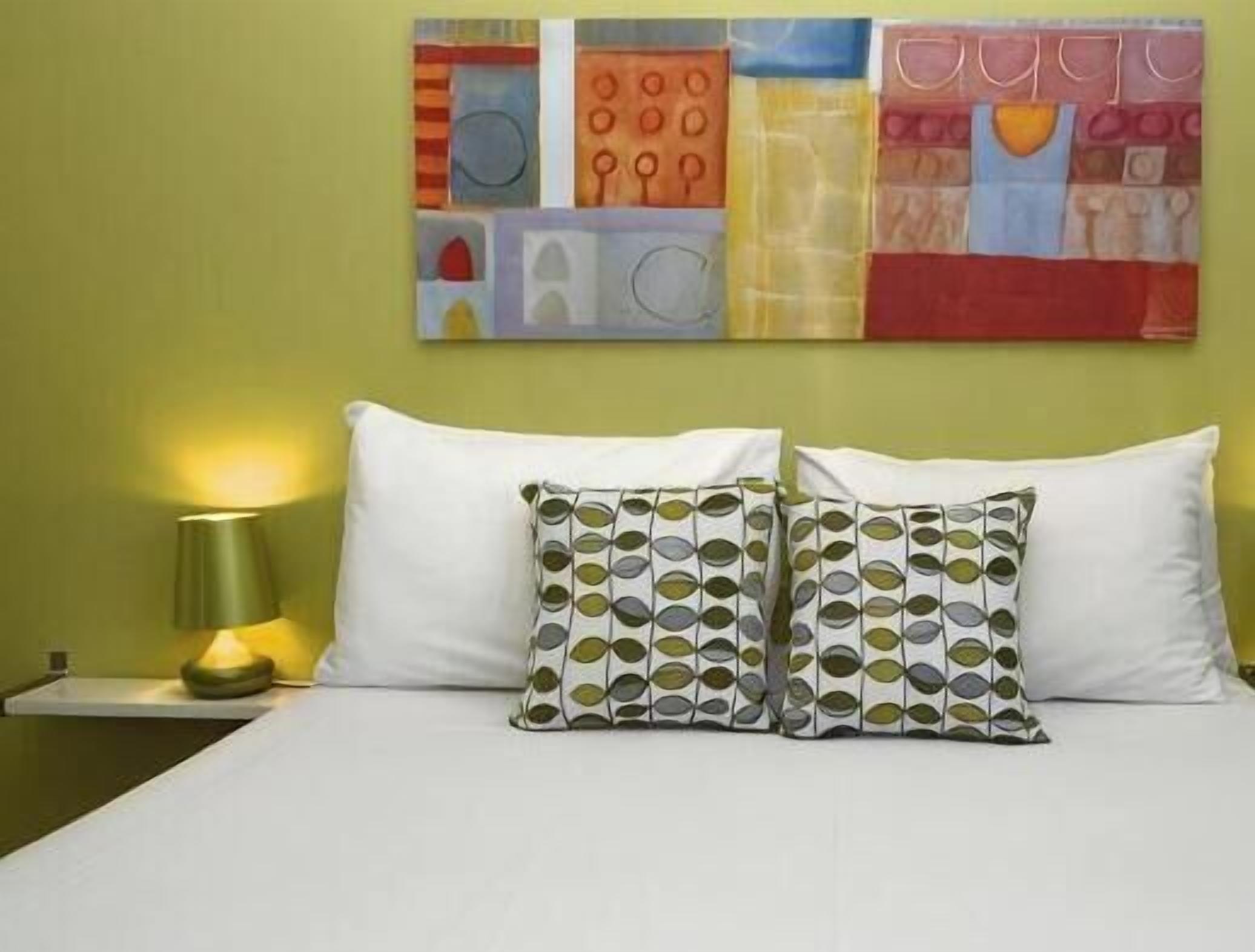 1 quarto, camas com colchões pillow-top, cofres nos quartos