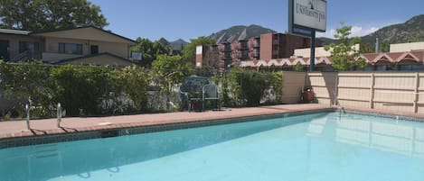 Piscina exterior sazonal