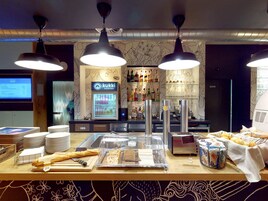 Pequeno-almoço tipo buffet diário (17.5 EUR por pessoa) 